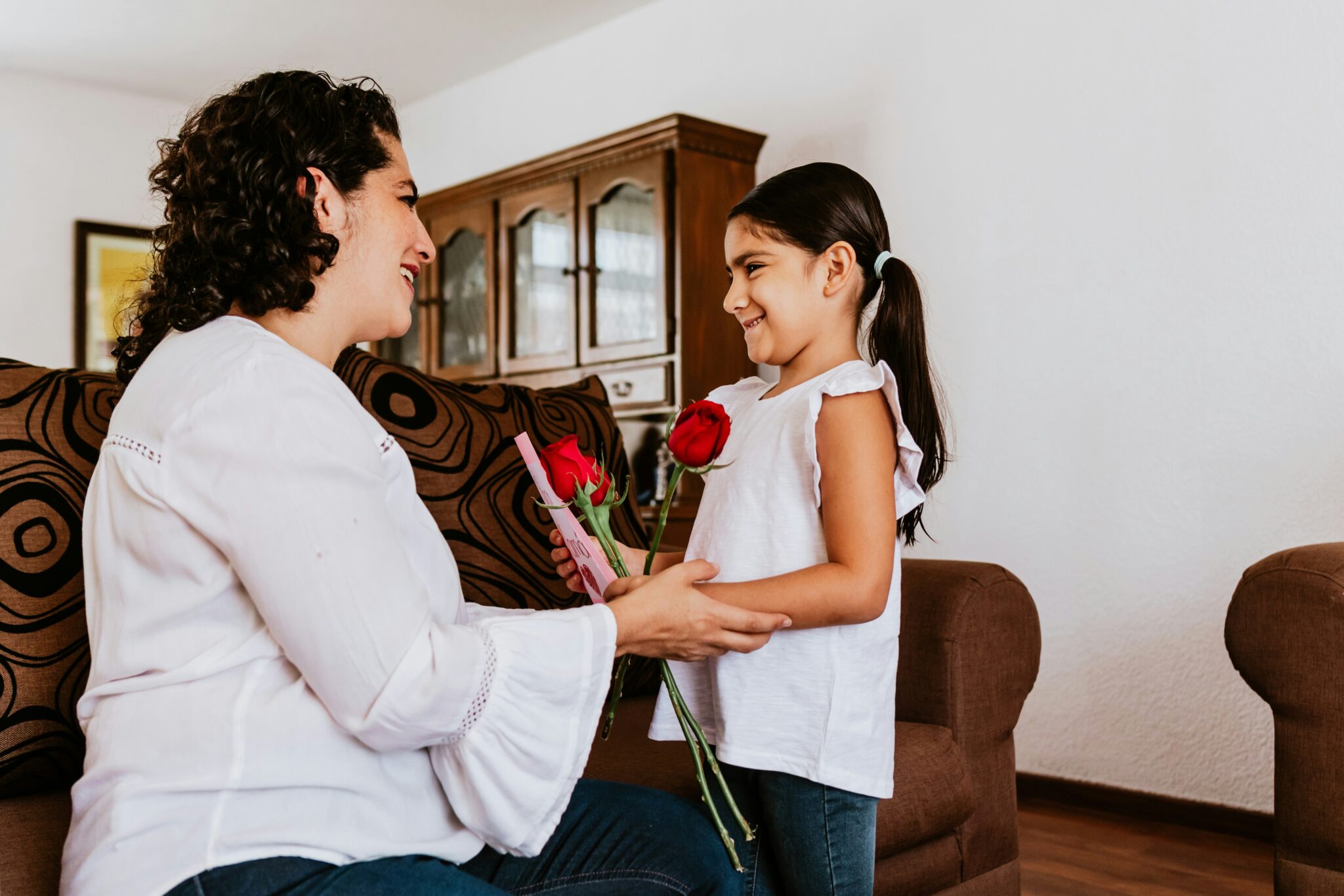 How to Become Better at Gift Giving - Gift Education